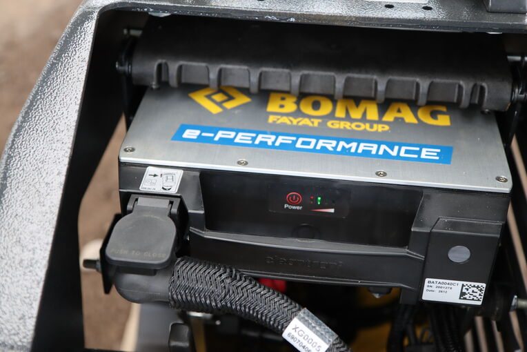 Reversierbare elektrische Rüttelplatte BPR 35/48 e mit Akku. | BOMAG
